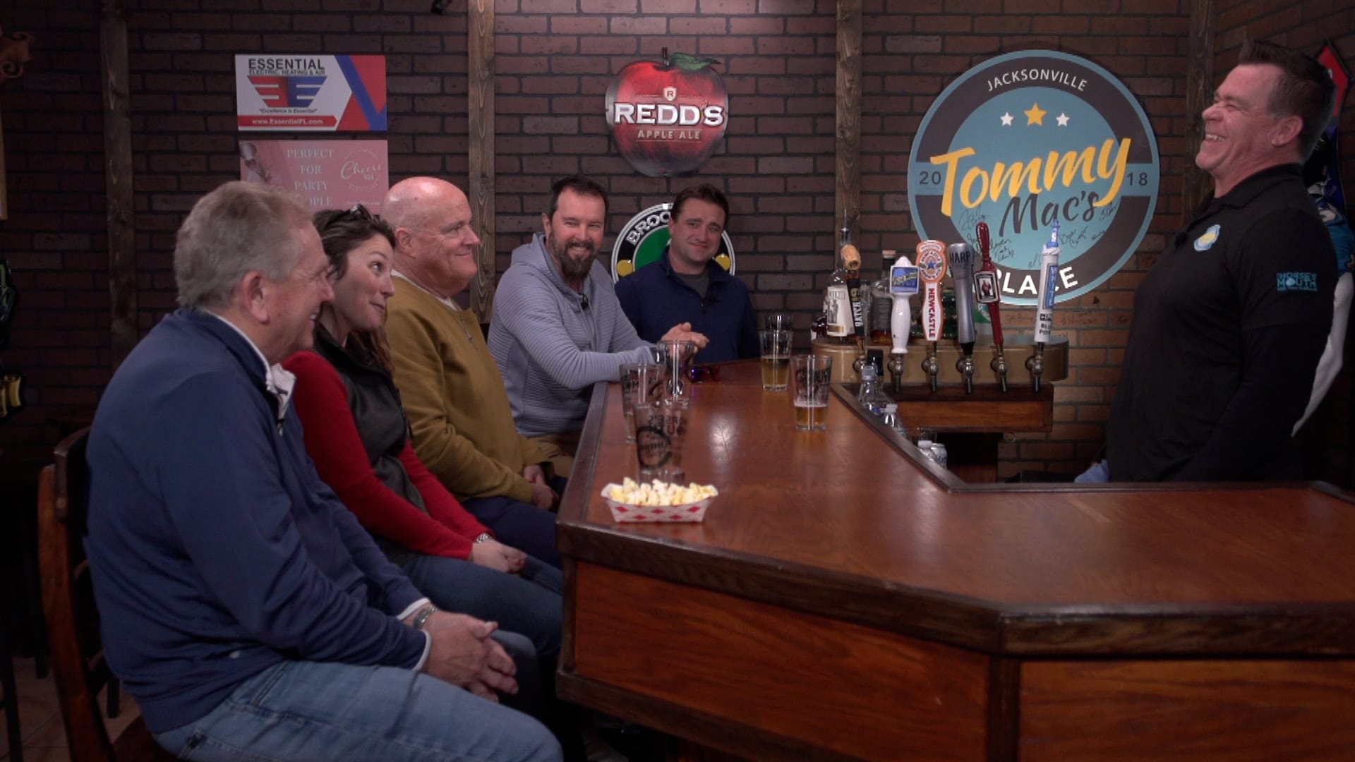 "The Horse's Mouth" with Coach Dave Campo, Mia O' Brien, Matt Hayes ...