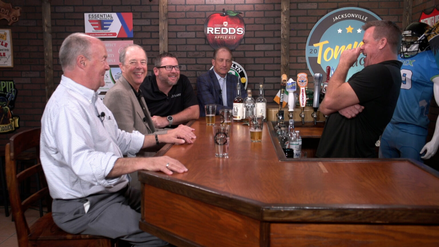 "The Horse's Mouth" with Bert Ralston, Ted Powell, David Holden, and Patrick Emmet | IwantaBuzz